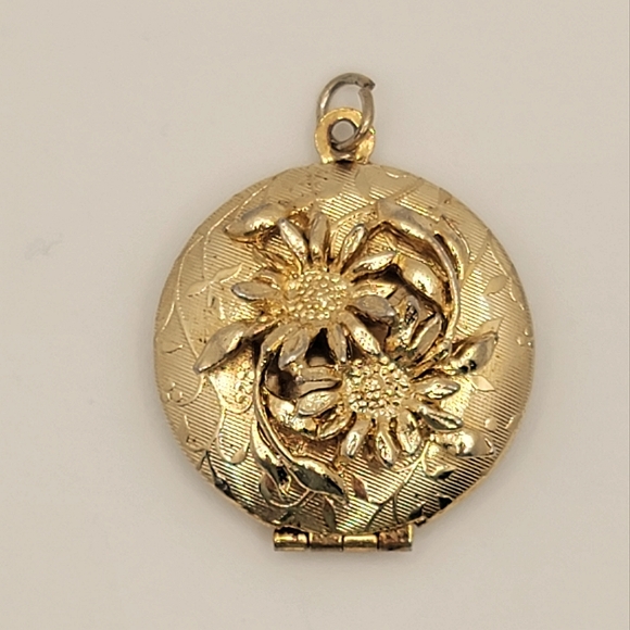 Jewelry | Vintage Gold Plated Locket | Poshmark
